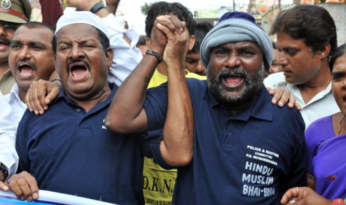 यूपी में विकास के लिए मंदिर और मस्जिद को हटाकर पेश की समझदारी की मिसाल ...