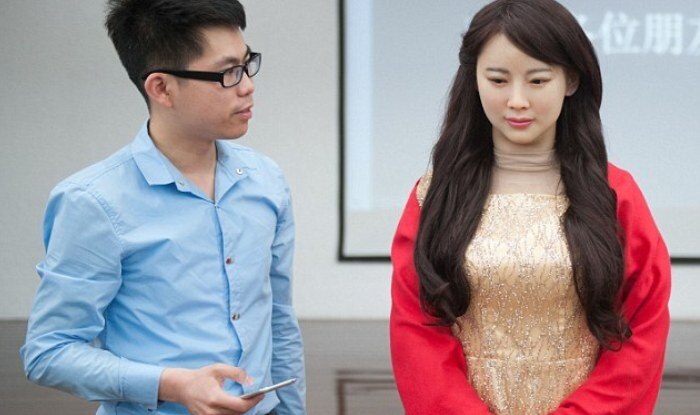 Man Marries Robot in China | ब्रेकअप से परेशान सख्स ने बनाया रोबोट और ...