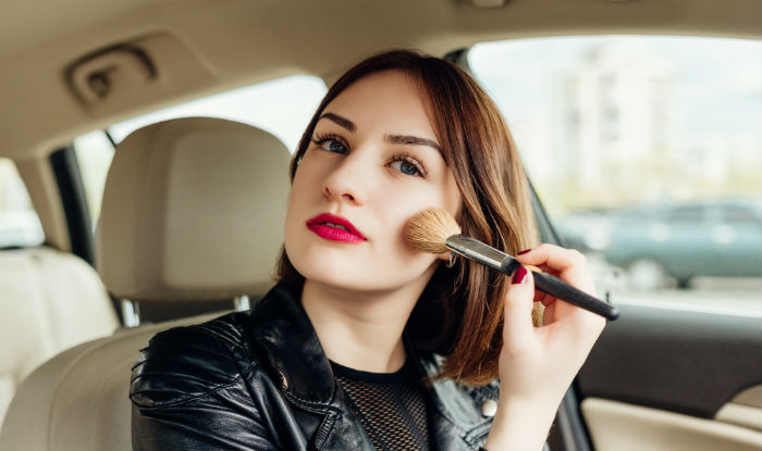 Tips to do your makeup right when you’re running late | India.com
