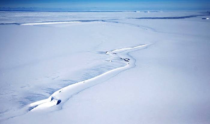 Huge iceberg cracks across Antartica’s largest ice shelf, experts say ...