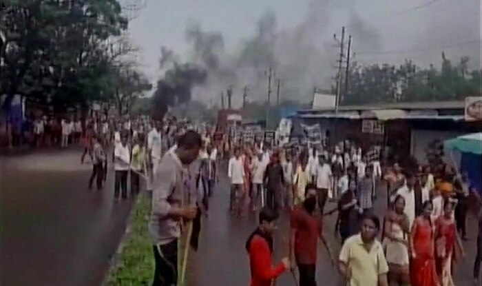 Maharashtra farmers block Thane-Badlapur highway, burn vehicles ...