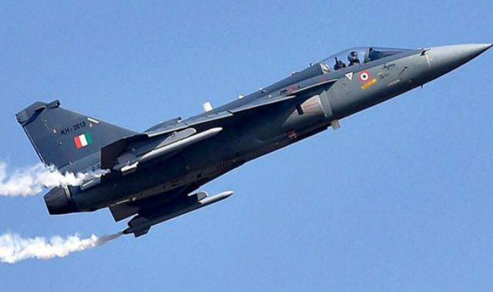 In Historic First, LCA Tejas Executes Its Maiden ‘Arrested Landing ...