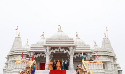 Canadian PM Justin Trudeau Looks Dapper In Indian Kurta Pajama During ...