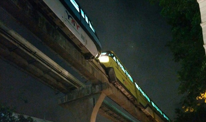 Mumbai: Two Monorails Come Face-to-Face in Chembur | India.com