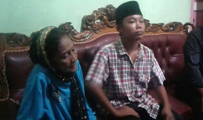 15 years teenage marries 73 years old woman in indonesia | 15 साल के ...