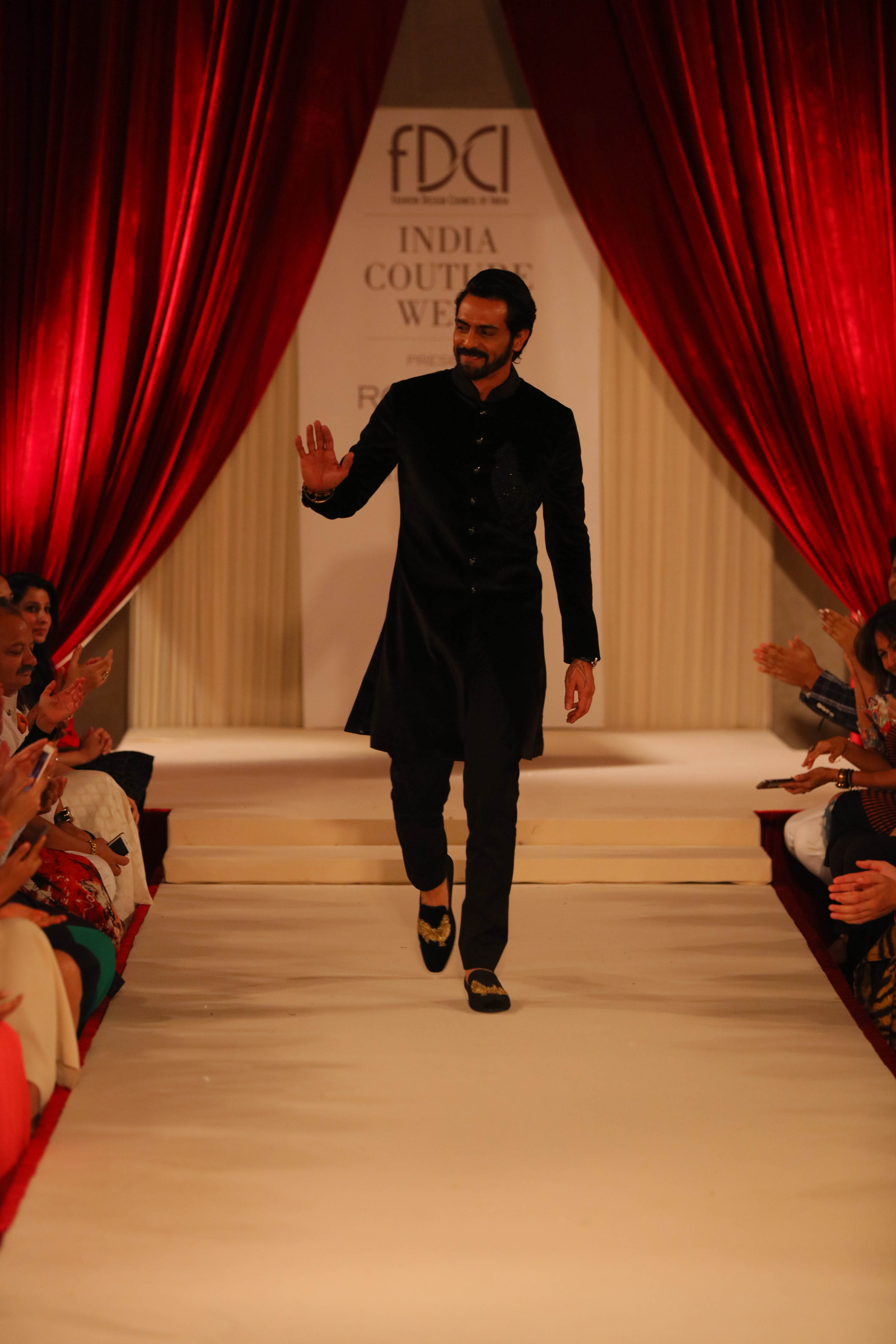 Indian Couture Week: Arjun Rampal Floors The Crowds On Day 1 | India.com