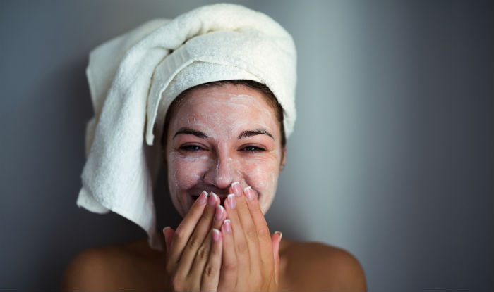 3 DIY Whisky Face Masks To Get Glowing Skin at Home! | India.com