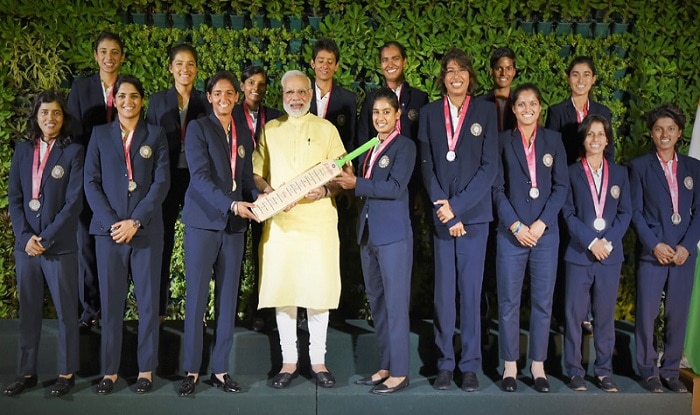 PM Modi Meets Indian Women Cricket Team | भारतीय महिला क्रिकेट टीम से ...