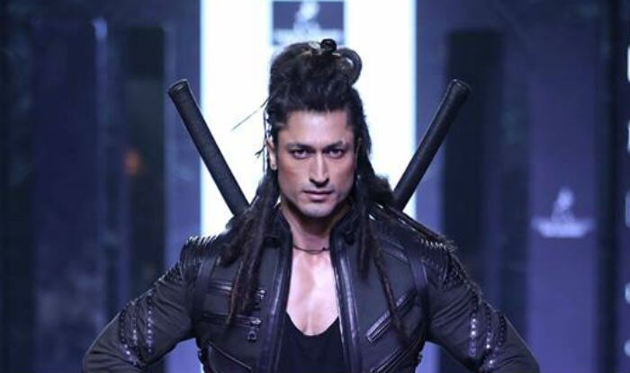 Vidyut Jammwal Looks Like a Fierce Warrior at the Lakme Fashion Week ...