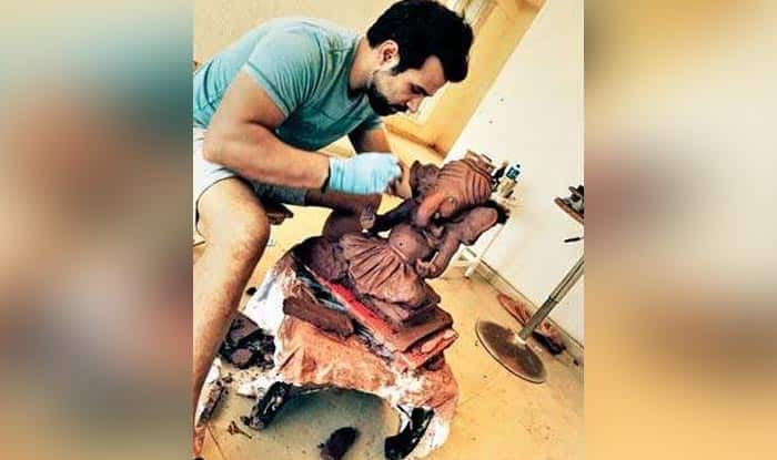 Rithvik Dhanjani Sculpts His Ganesh Idol With Help Of Actor Raqesh ...