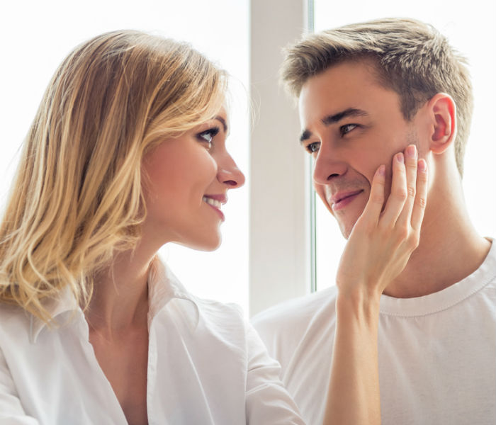 5 Signs The Girl You Like is Also Interested In You | India.com