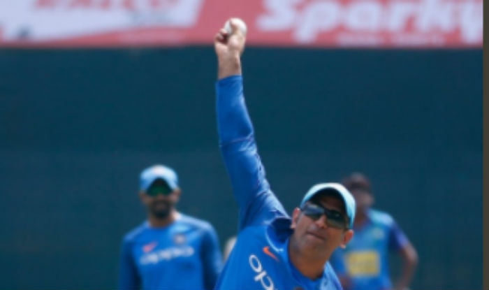 India vs Australia: MS Dhoni Bowls Spin Alongside Kuldeep Yadav During ...