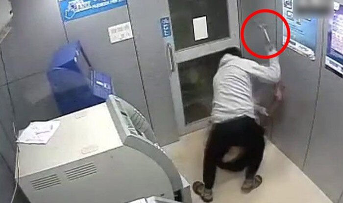 ATM Security Guard Foils Robbery, Fights Bravely After Being Attacked ...
