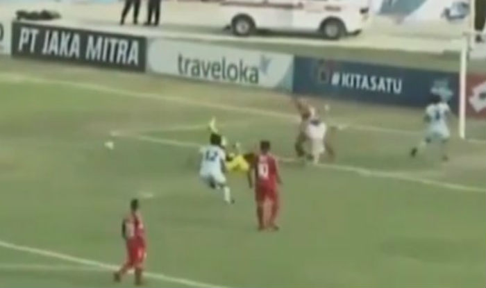 Legendary Goalkeeper Choirul Huda Killed After Colliding With Teammate ...