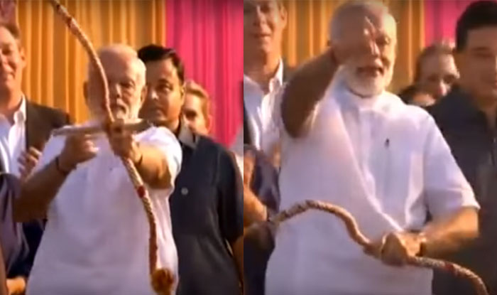 Narendra Modi Breaks Bow During Dussehra Celebrations At Lal Quila ...