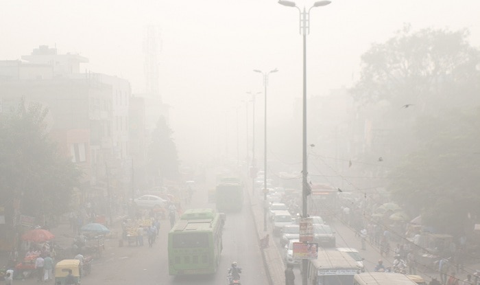Delhi Pollution Level: Capital Continues to Remain Canopied Under Thick ...