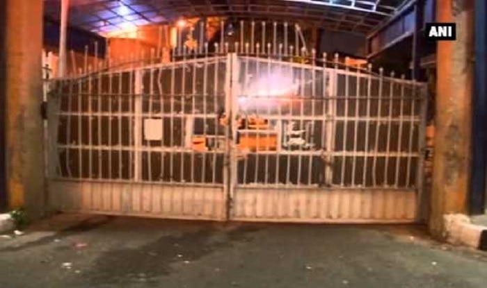 Mobile Phones, Drugs, Knives And Cash, Prisoners at Tihar Jail Get Them ...