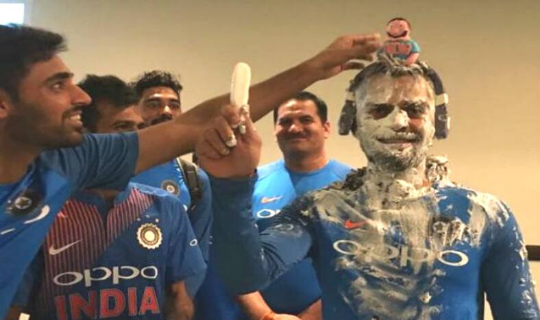 Virat Kohli Celebrates his 29th Birthday, Teammates Smear Cake on The ...