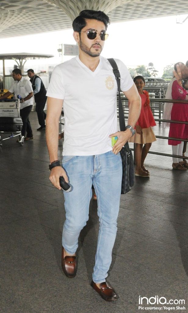 We Spotted A Mystery Man Tailing Alia Bhatt At The Mumbai Airport! Is ...