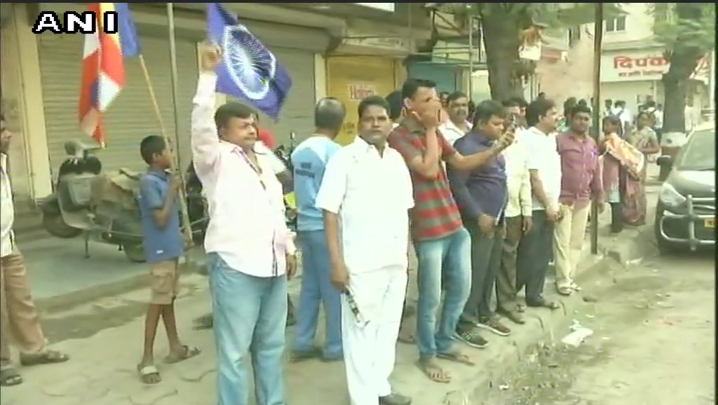 Maharashtra Bandh in Pictures & Videos: Protesters Halt Local Trains ...
