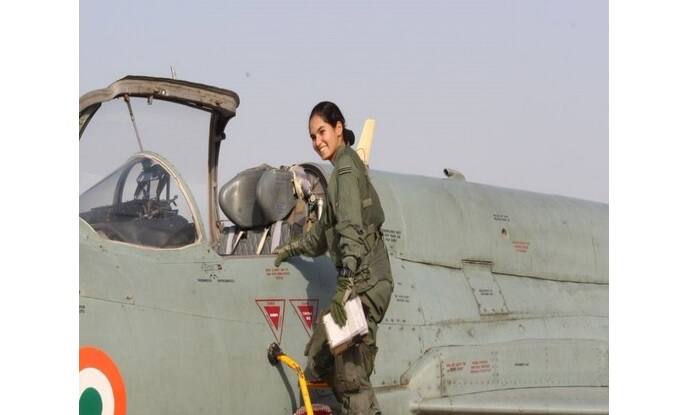Flying Officer Avani Chaturvedi Becomes First Indian Woman to Fly a Fighter Aircraft MiG-21 ...