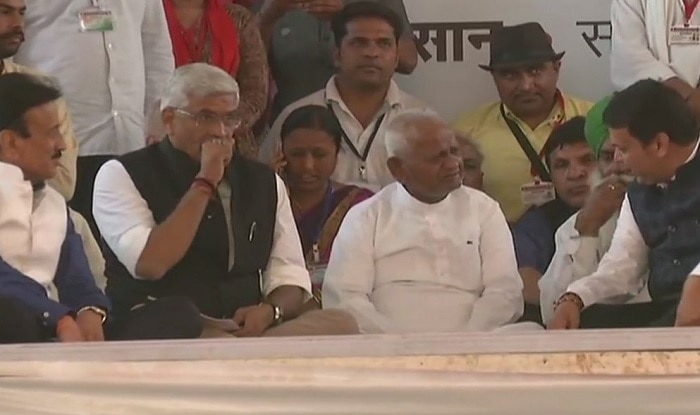 Anna Hazare Hunger Strike: Shoe Hurled on Stage During Devendra ... Anna Hazare Hunger Strike: Shoe Hurled on Stage During Devendra ...