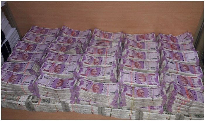 Rs 2000 Note Printing Not Stopped, Says Economic Affairs Secretary ...