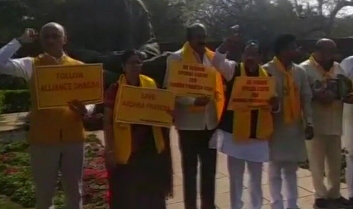 TDP, YSR Congress Leaders Protest Against Centre, Demand Special Status ...