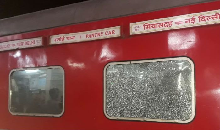 Stone Pelted at Sealdah-Rajdhani Express at Manpur Junction, 6 ...