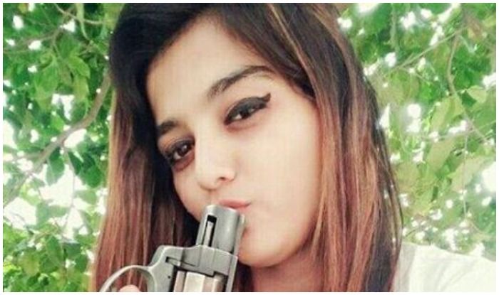 फिर सामने आया हफ्ता वसूली करती सूरत की खूबसूरत लेडी डॉन का वीडियो ...