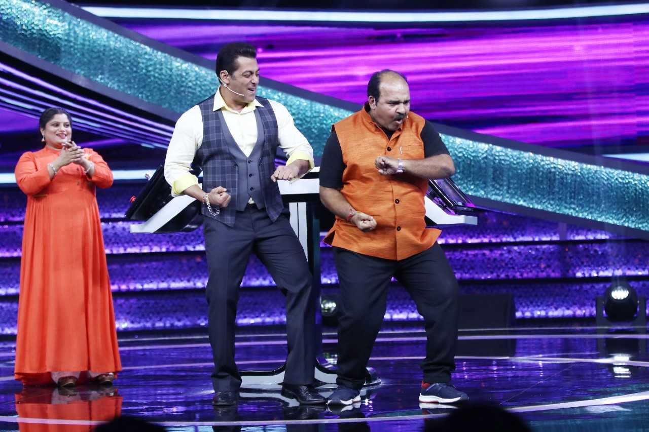 Salman Khan Matches Steps with Dancing Uncle Sanjeev Srivastav on His ...