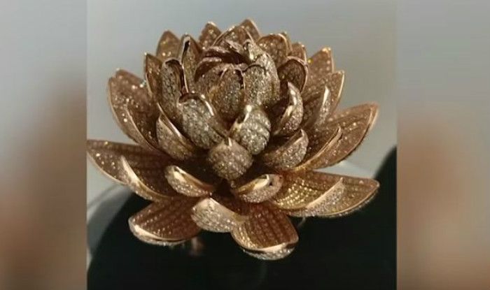 Surat Jeweller Sets Guinness record with Lotus-shaped Ring Consisting ...