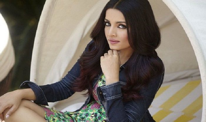 Celina Jaitly Remembers Her Late Parents, Says Life Will Never be The ...