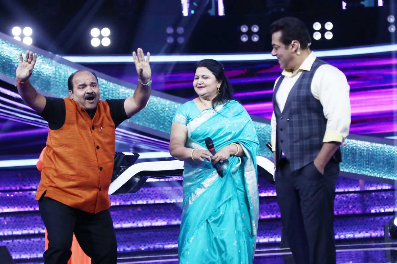 Salman Khan Matches Steps with Dancing Uncle Sanjeev Srivastav on His ...