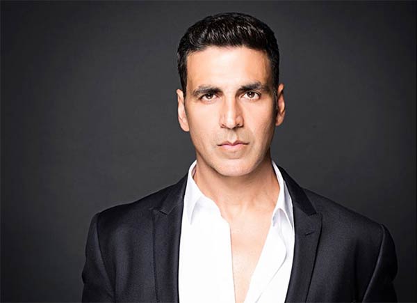 Akshay Kumar Meets Sonali Bendre in New York, Says She is a Fighter ...