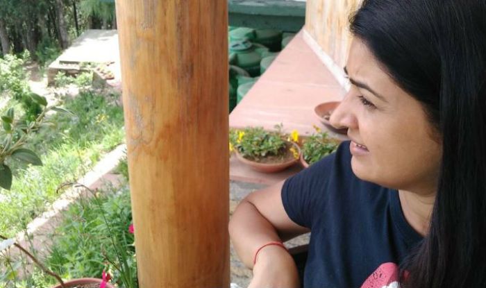 AAP MLA Alka Lamba Looks Fresh as a Daisy as She Chills by The Hills in ...