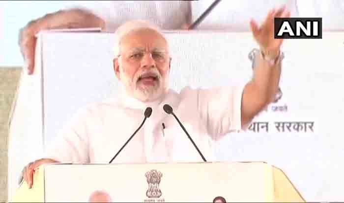 Narendra Modi Takes a Dig at Congress Over Shashi Tharoor’s Day in ...