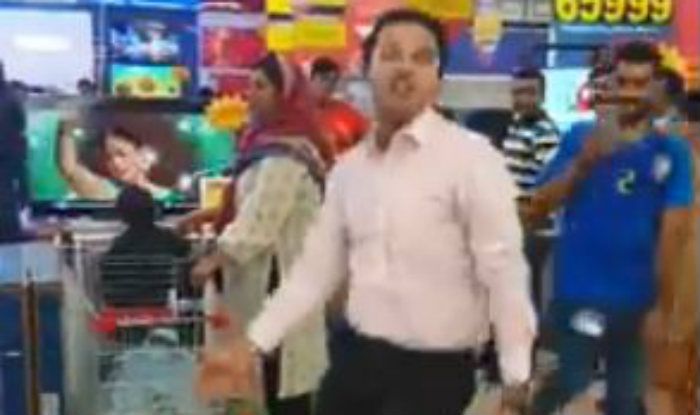 Pakistan Man Takes The Internet by Storm as He Dances to Punjabi Song ...