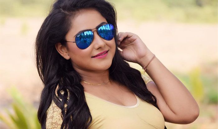 VIDEO: रोमांटिक मूड में नजर आईं भोजपुरी एक्ट्रेस गार्गी पंडित, गाया ये ...