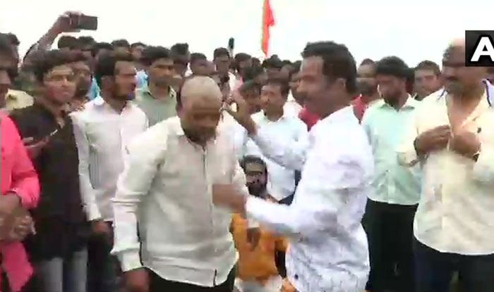 Maharashtra Bandh Live News Updates: Protesters Set Truck on Fire in ...