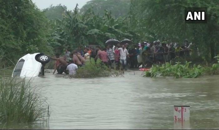 Gujarat: One Dead as Flood Waters Wash Away Car in Navsari | India.com