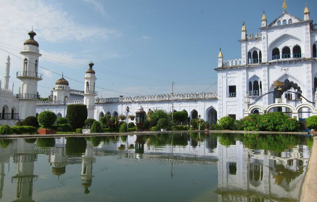 Lucknow issues 948,000 new passports in 2015-16 | India.com
