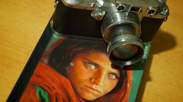 This inspiring story behind Steve McCurry’s legendary portrait Afghan ...