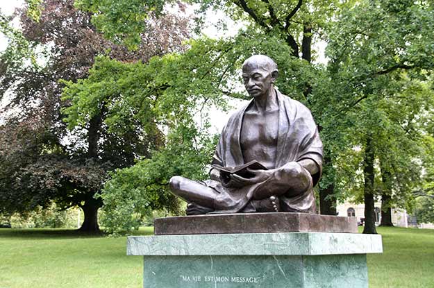 8 inspiring statues of Mahatma Gandhi across the world | India.com