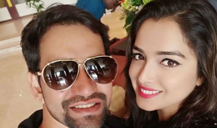 Bhojpuri Bombshell Amrapali Dubey And Superstar Dinesh Lal Yadav Aka Nirahua’s Selfie is All ...