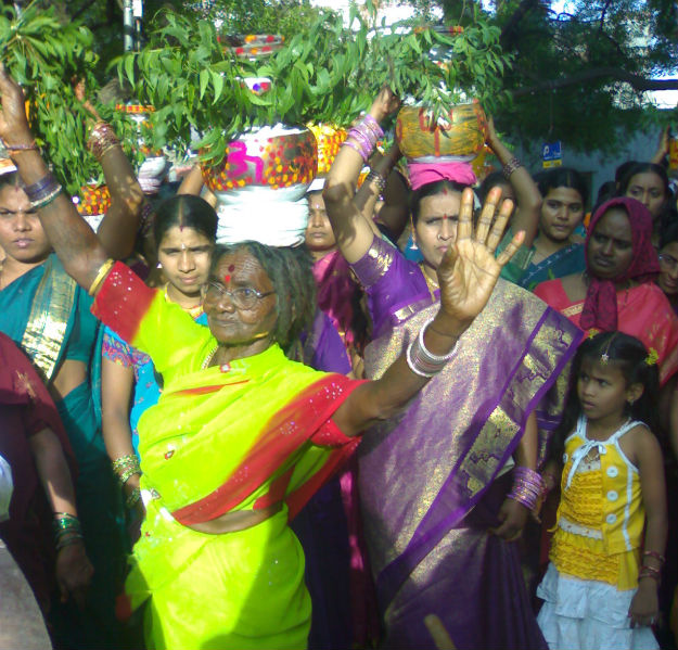 Hindu festival of Bonalu begins in Telangana with great fervor | India.com