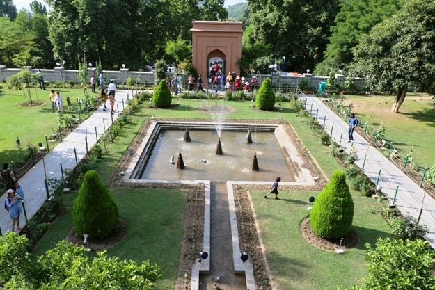 Srinagar’s Beautiful Mughal Gardens, Captured in Photos | India.com