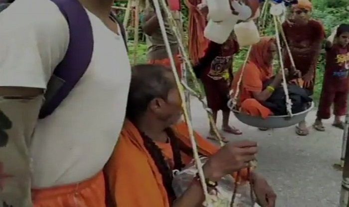 These Modern-day Shrawan Kumar Set Example of Devotion to Parents ...