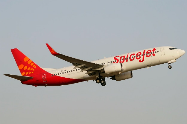 SpiceJet Gives Preference to Employees of Now-Grounded Jet Airways ...