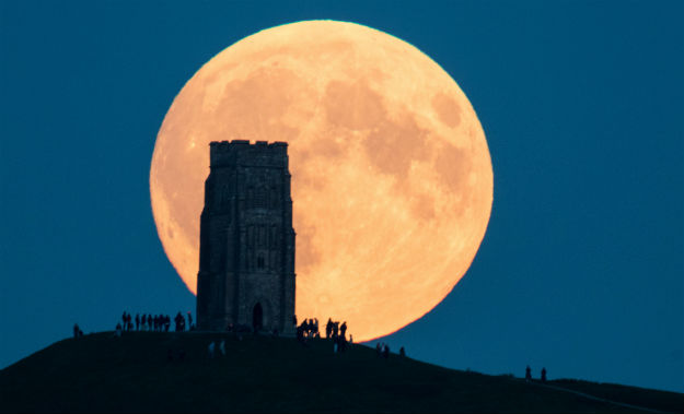 The best way to photograph the supermoon tonight | India.com